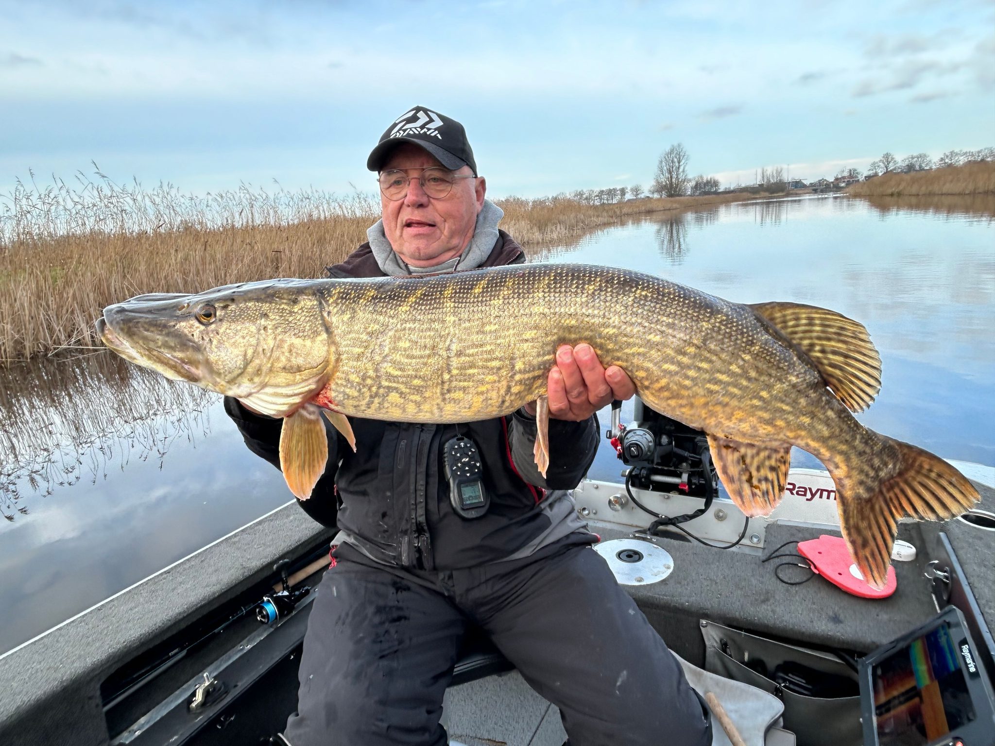 Een specialist over het vissen met dood aas onder de dobber en op de ...